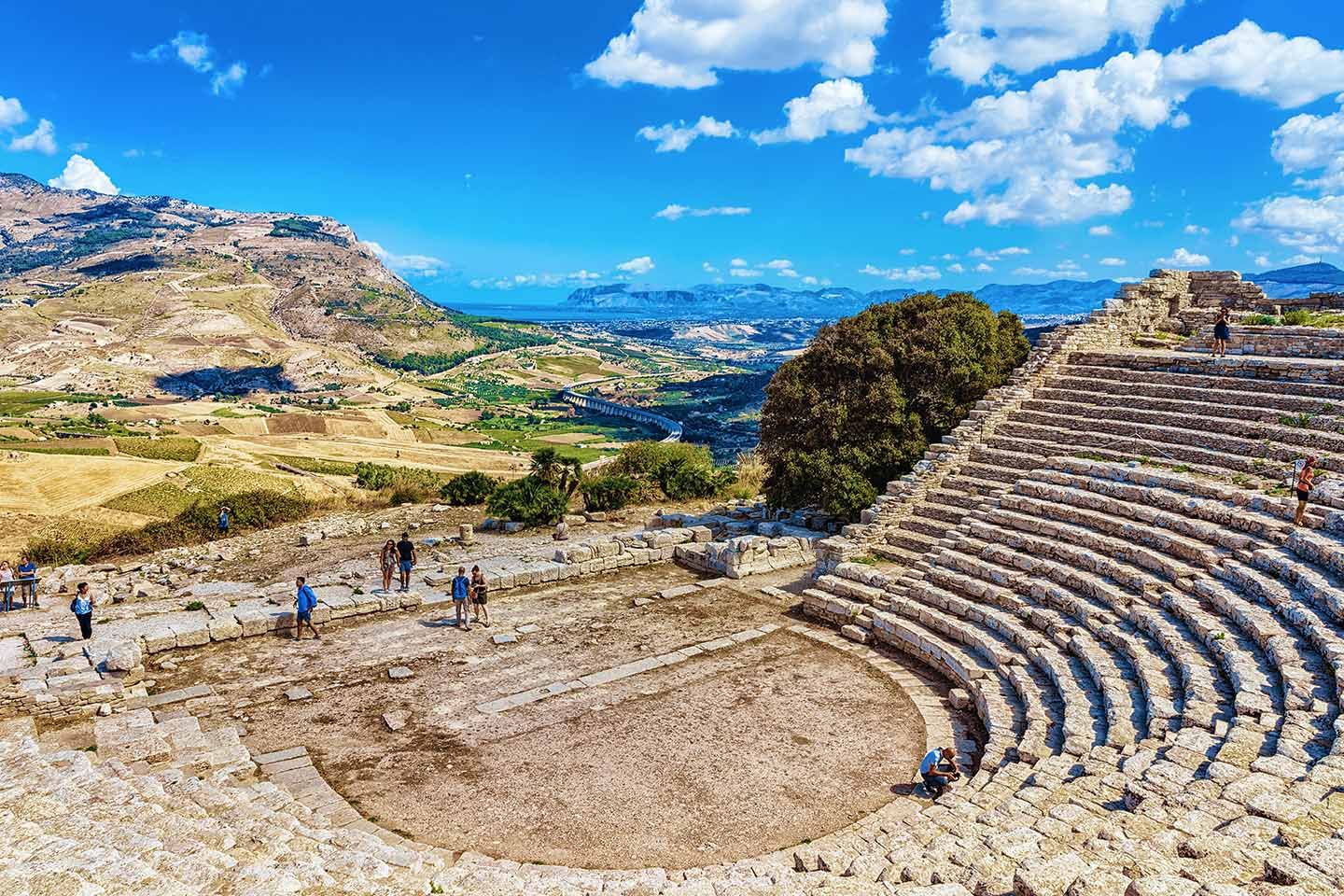 Segesta cosa vedere: tempio e teatro, un tuffo nel passato